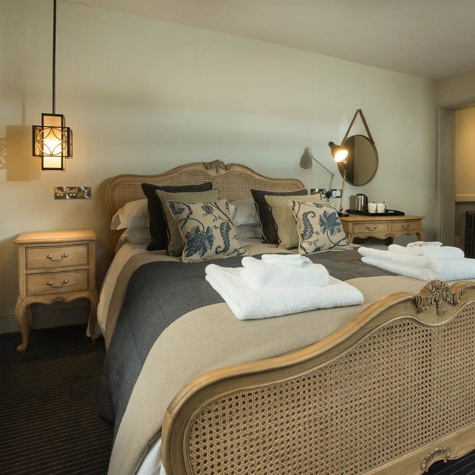 Reedness King Room: Your East Yorkshire Retreat Awaits